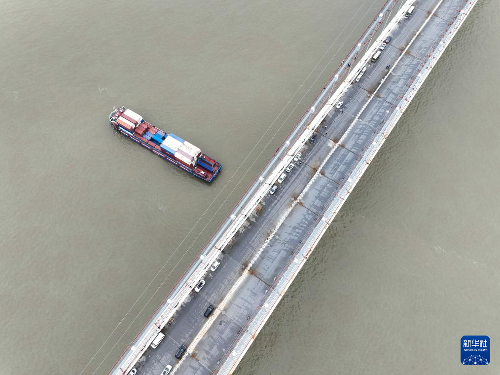 南京仙新路長江大橋の接合が完了 中国江蘇省